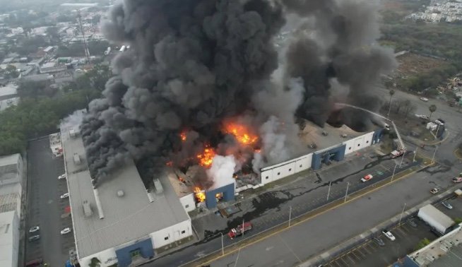Incendio devastador en el Parque Industrial Las Américas